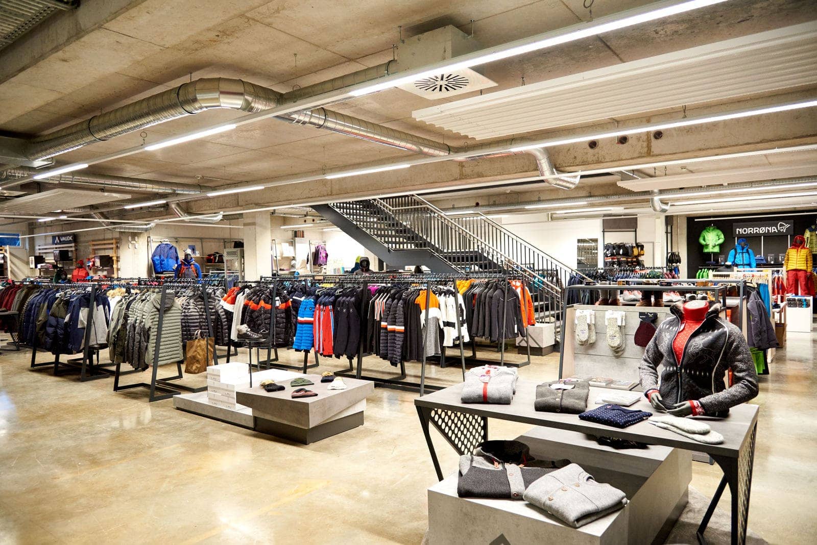 E-commerce and retail store served by one AutoStore system at eXXpozed ...