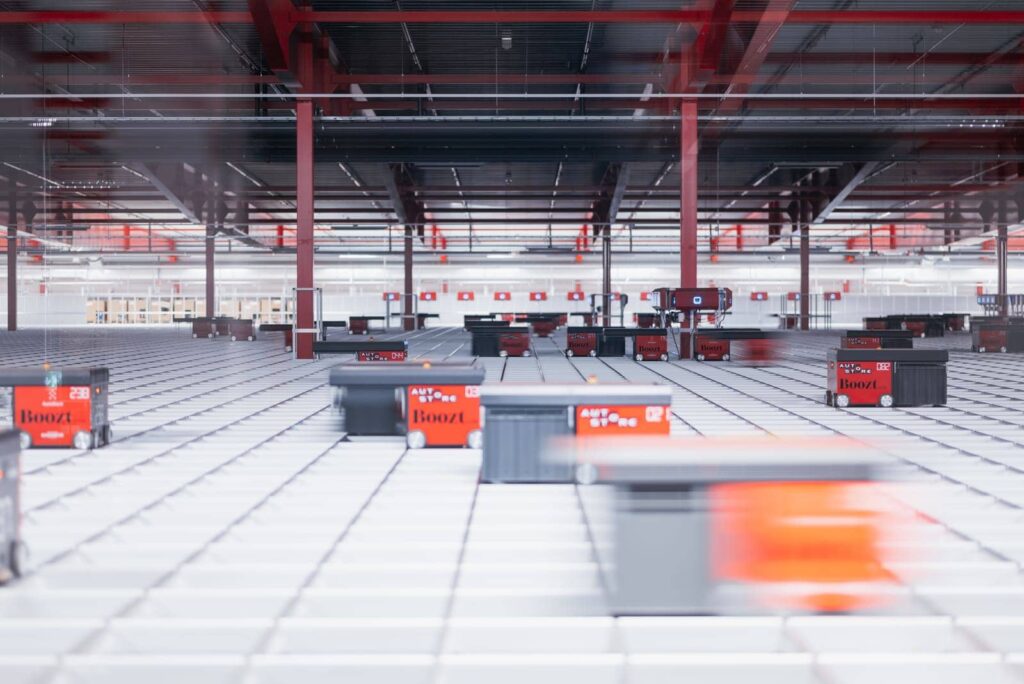 Becomes the world's largest AutoStore installation.